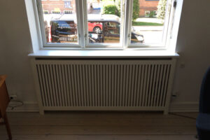 Se billeder af vores Radiatorskjulere og få inspirationRadiatorskjuler